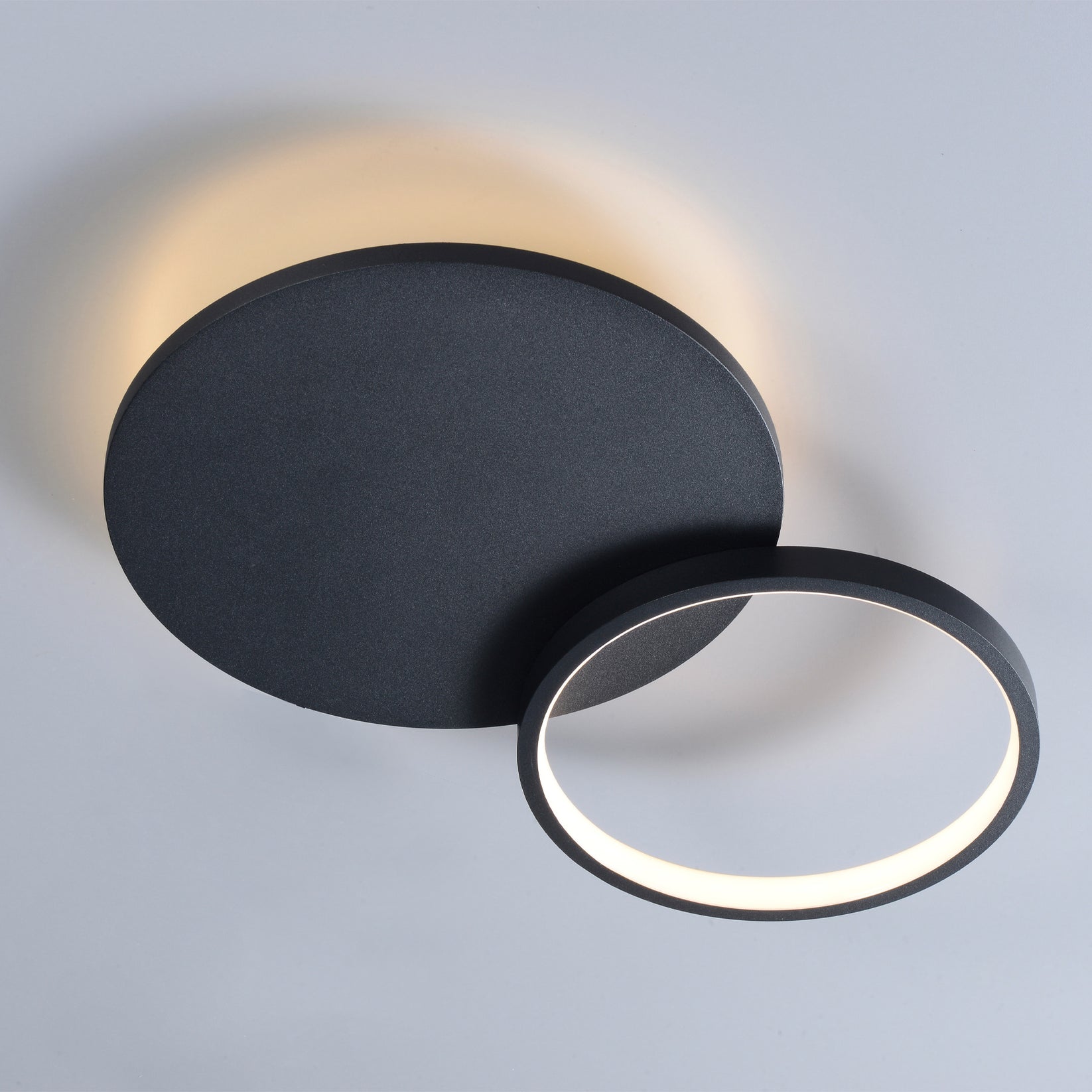 Loomis LED tak-/vegglampe sort – Lampemagasinet